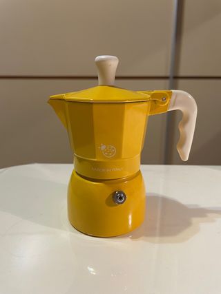 caffettiera moca gialla