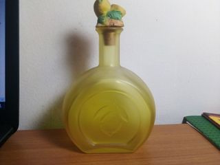 Bottiglia di limoncello vuota in vetro