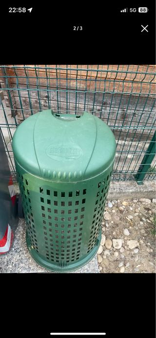 bidone vegetale verde in plastica resistente