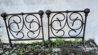 Divano antico in ferro battuto