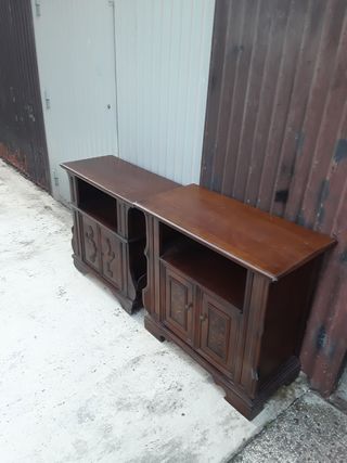 Porta tv in legno con ante.