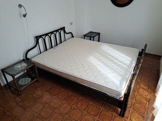 Letto e comodini in bambù