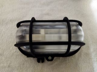 plafoniera fissaggio a muro