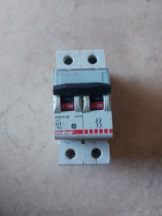 magnetotermico bTicino 2P 400V C16 F82A/16 btdin45