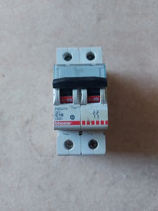 Magnetotermico bTicino 2P 230V C16 F820/16 btdin45