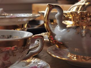 Set da té giapponese in porcellana decorato oro