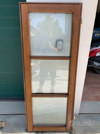 Finestra in legno completa