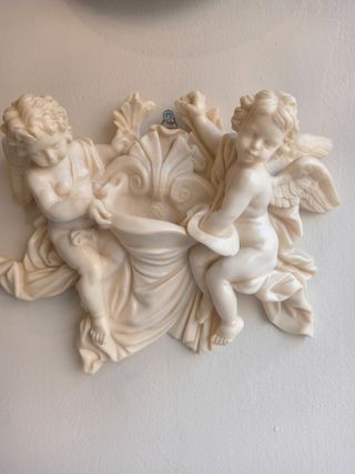 Acquasantiera con puttini angioletti