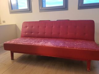 Divano rosso ecopelle