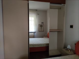 Armadio a 3 ante più comodini