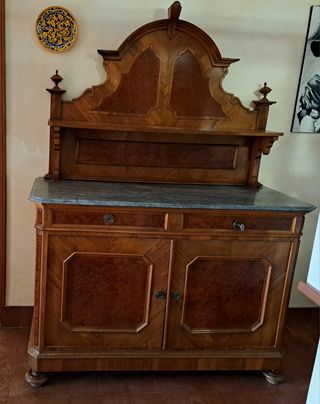 Credenza antica