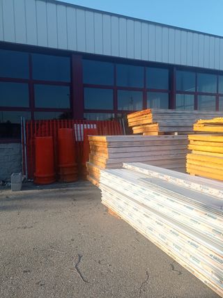 Pannelli metallici coibentati spesso.100