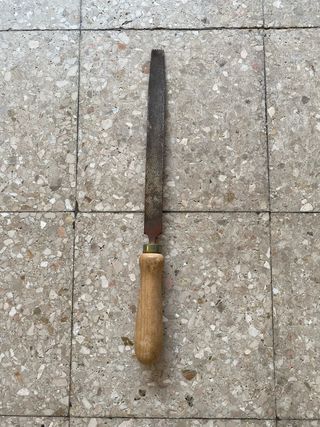 Lima con manico a legno