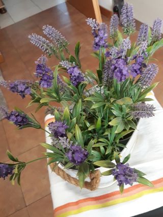 vaso decorato in metallo