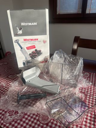 Snocciolatore in alluminio Westmark