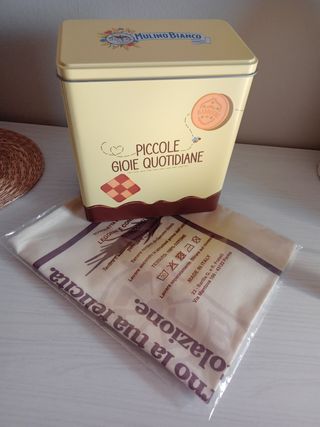 Scatola più tovaglietta mulino bianco