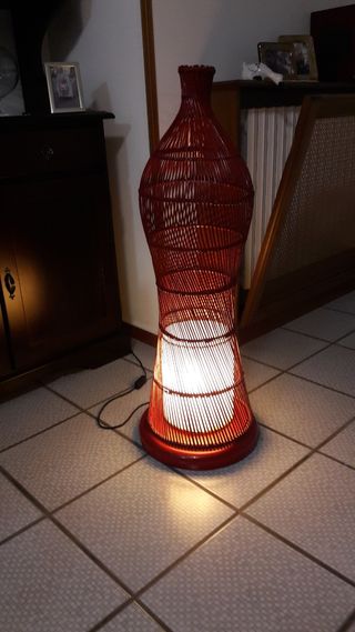 Lampada in vimini rossa