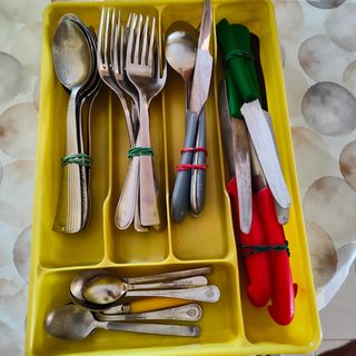 Set Posate Miste, porta posate incluso