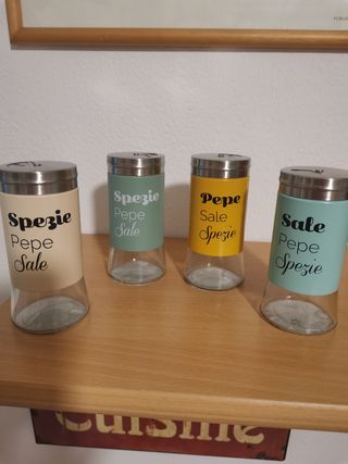 Contenitori sale, pepe e spezie