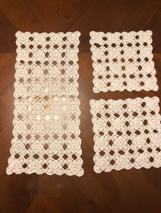 Completo di centrini camera da letto