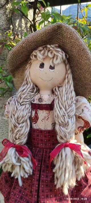 BAMBOLA FATTA A MANO (Lucia)