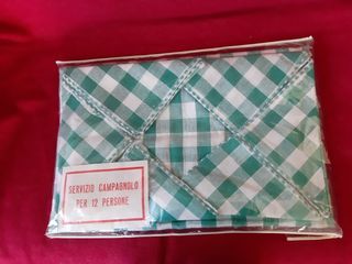 Servizio da tavola per 12 persone.