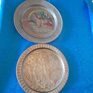 2 piatti in ottone da esposizione cm 24 -26