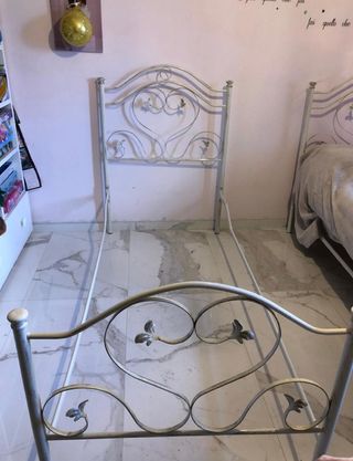 lettini in ferro battuto in colore avorio