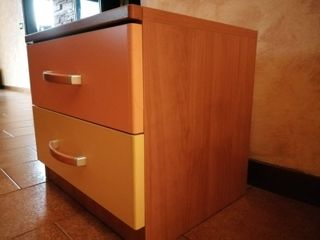 Comodino con due cassetti