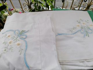 Lenzuolo con due federe ricamato