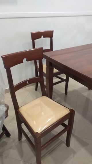 Tavolo completo di 4 sedie