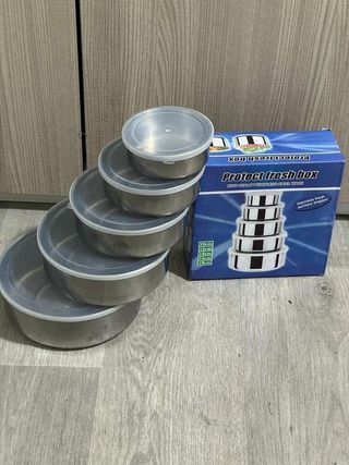 set di contenitori in acciaio con coperchio