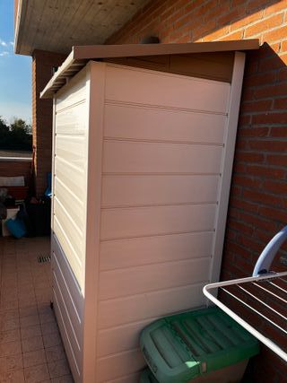 Casetta addossata giardino