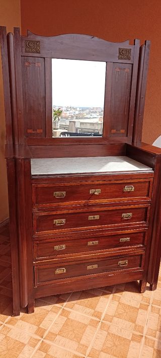 cassettiera con specchio