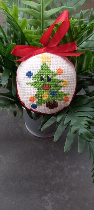 Pallina di Natale con alberello