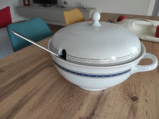 Zuppiera con mestolo