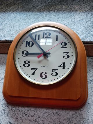 Orologio da parete in legno