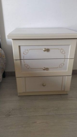 Guardaroba,comodino e testiera