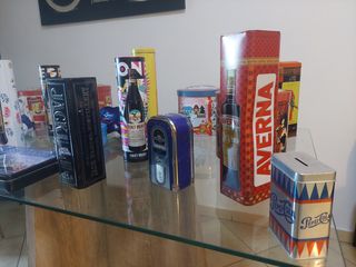 latta in metallo portabottiglie.