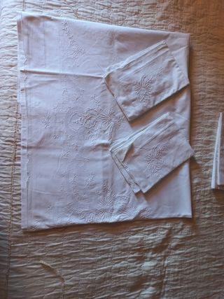 bellissimo lenzuolo ricamato a mano