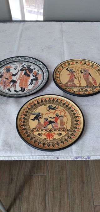 Set di 3 piatti anni Ottanta in terracotta greca