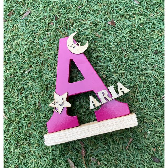 Letra con nombre y detalles de madera de segunda mano por 9 EUR en ...