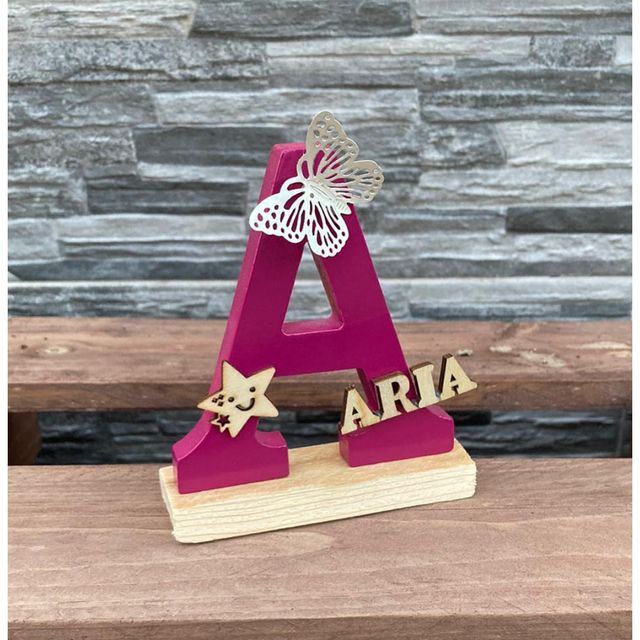 Letra con nombre y detalles de madera de segunda mano por 9 EUR en ...