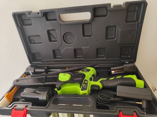 Motosega a batteria con 3 batterie nuova