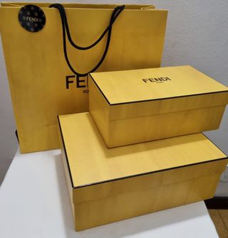 Scatole e sacchetto di carta