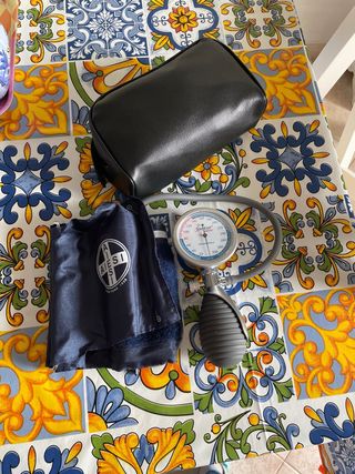 sfigmomanometro misuratore di pressione manuale