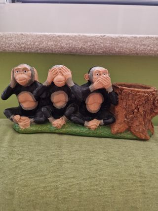 Scimmiette non sento, non vedo, non parl