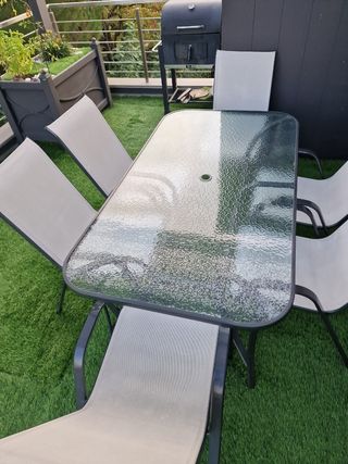 Tavolo da giardino con sedie