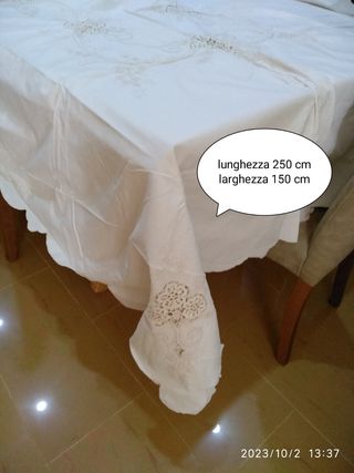 Tovaglia da tavola ricamata
