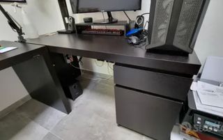 Scrivania Malm Ikea con mobiletto